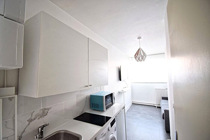 Appartement à louer - Villiers-L Michel, Levallois-Perret - 1 pièce