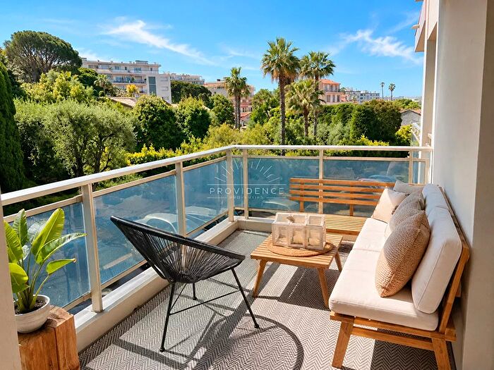 Appartement 3 pièces à vendre à Cannes, Californie Pezou