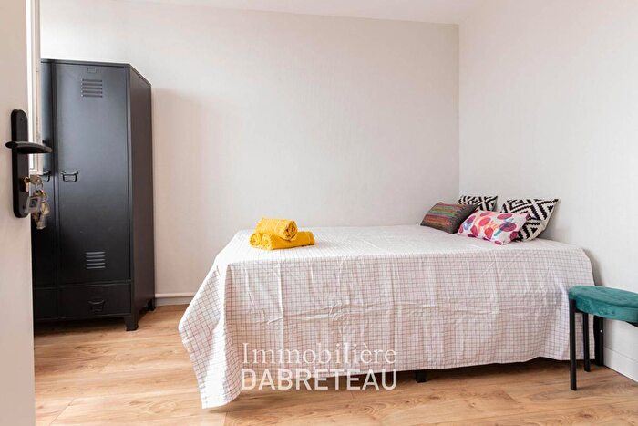 Appartement à louer - Bonnevay, La Soie, Les Brosses, Villeurbanne - 7 pièces - 1 chambre