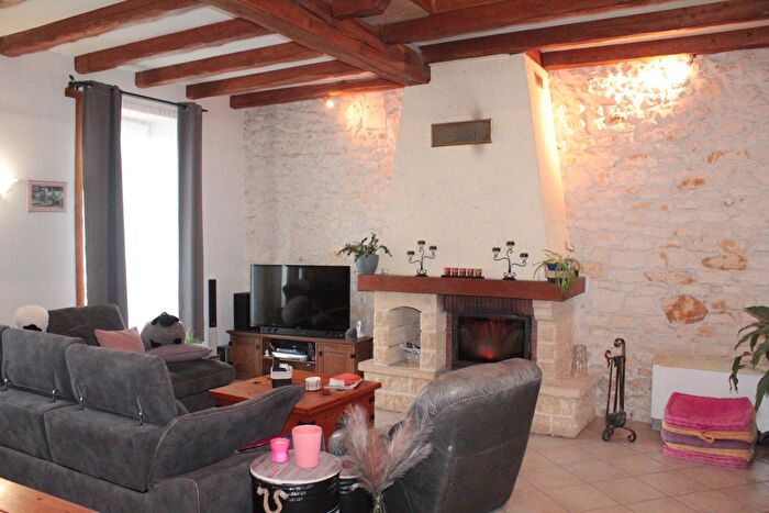 Maison à vendre - Saint-Sigismond-de-Clermont - 10 pièces - 6 chambres