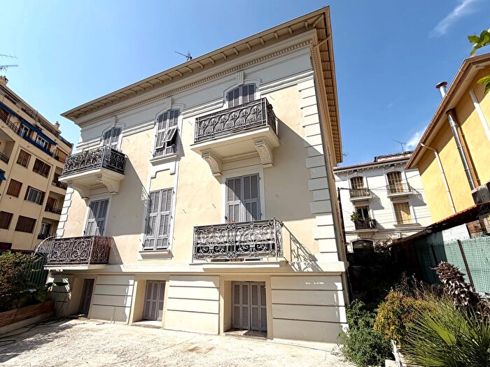 Appartement 3 pièces à vendre - Nice, Chambrun