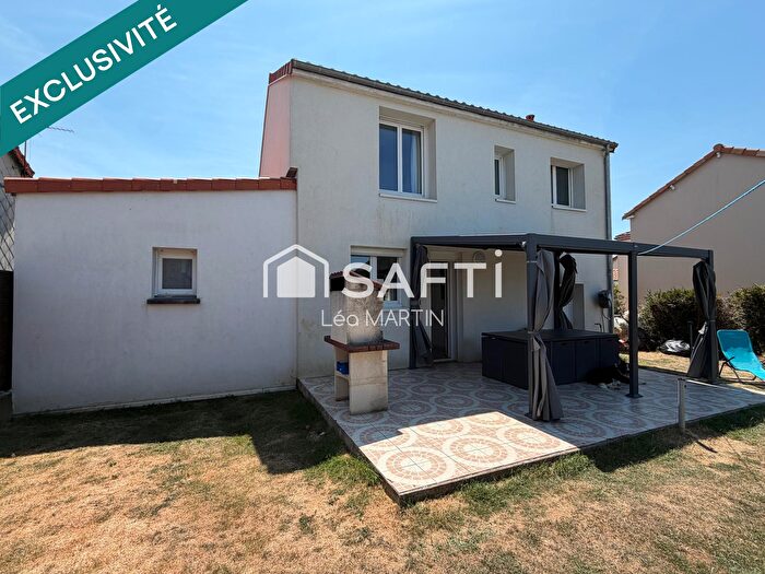 Saint-Pierre-Montlimart : Maison 5 pièces à vendre