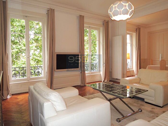 Appartement à louer - Lyon ème arrondissement - 5 pièces - 3 chambres