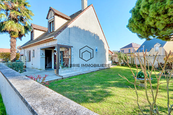 Maison à vendre - Brie-Comte-Robert, Centre-ville - 6 pièces - 5 chambres