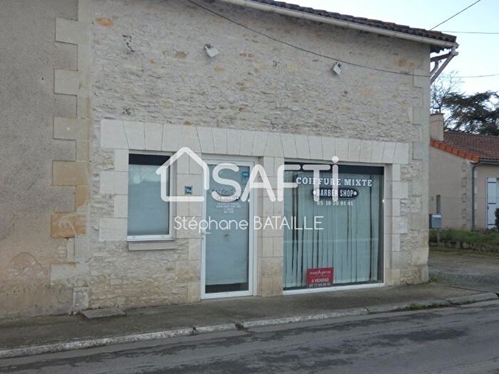 Maison 2 pièces à Saint-Jean-de-Sauves, à vendre