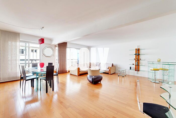 Paris 15ème, Violet, Commerce : Appartement 4 pièces à vendre