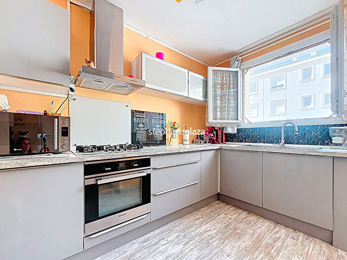 Appartement à vendre - Royan, Centre-ville - 3 pièces - 2 chambres