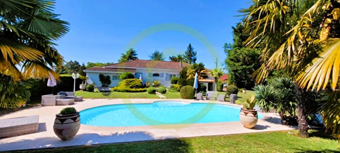 Maison à vendre - Courpignac - 7 pièces - 5 chambres