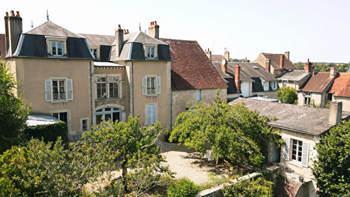 Maison 13 pièces à vendre à Clamecy