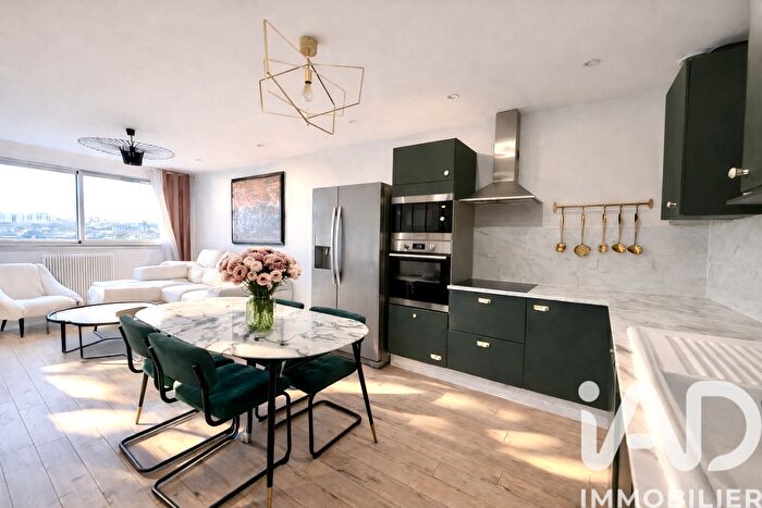 Appartement à vendre - Suresnes, Centre-ville - 3 pièces - 2 chambres