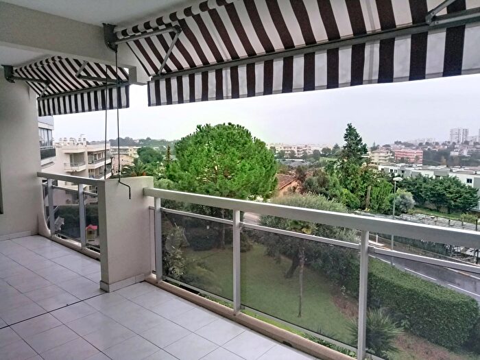 Antibes, Rabiac, Carriat, Les Semboules, Les Brusquets : Appartement 3 pièces à vendre