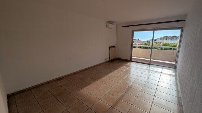 Appartement à louer - Antibes, Rastines, Super Antibes, Laval, La Fontonne - 3 pièces - 2 chambres