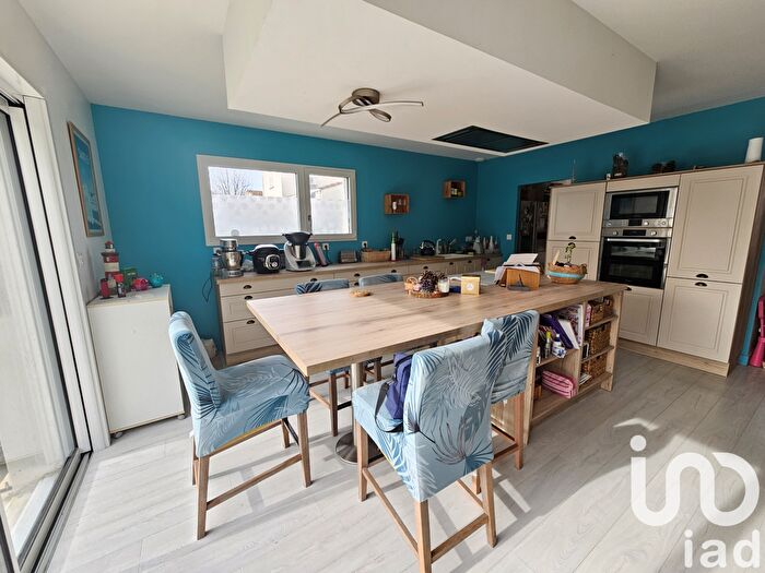 Maisons à vendre et appartements à louer - 1