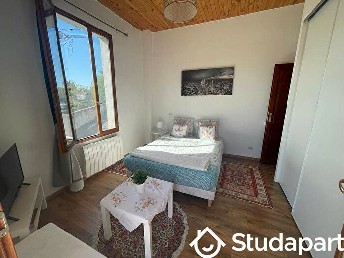 Casernes, Nîmes - Appartement 1 pièce à louer