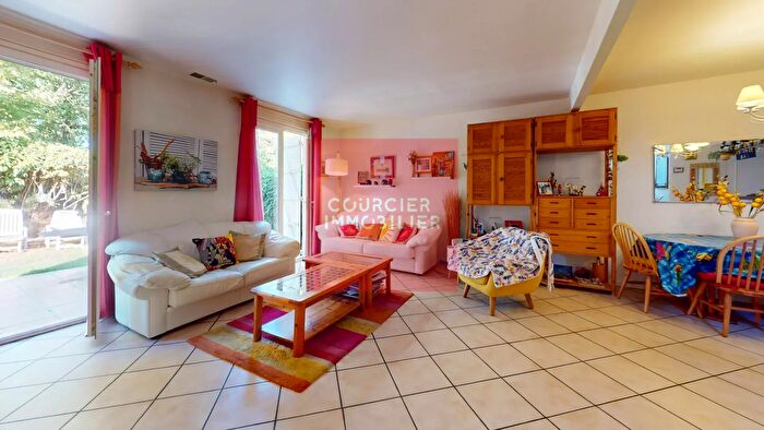 Maison 4 pièces à Le Mesnil-Saint-Denis, à vendre