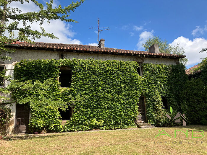 Rouzède : Maison 10 pièces à vendre