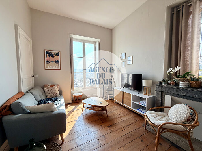 Appartement à louer - Pau, Centre-ville - 3 pièces - 2 chambres