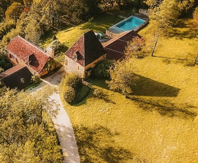 Maison à vendre - Saint-Léon-sur-Vézère - 6 pièces - 4 chambres