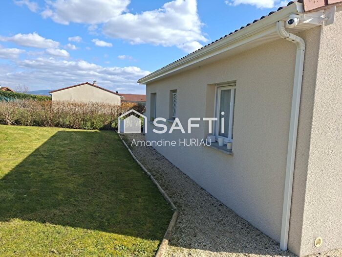 Maison à vendre - Luzillat - 5 pièces - 3 chambres