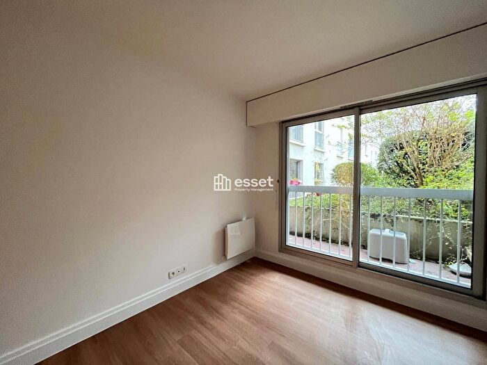 Appartement à louer - Plaine, Paris ème - 2 pièces - 1 chambre