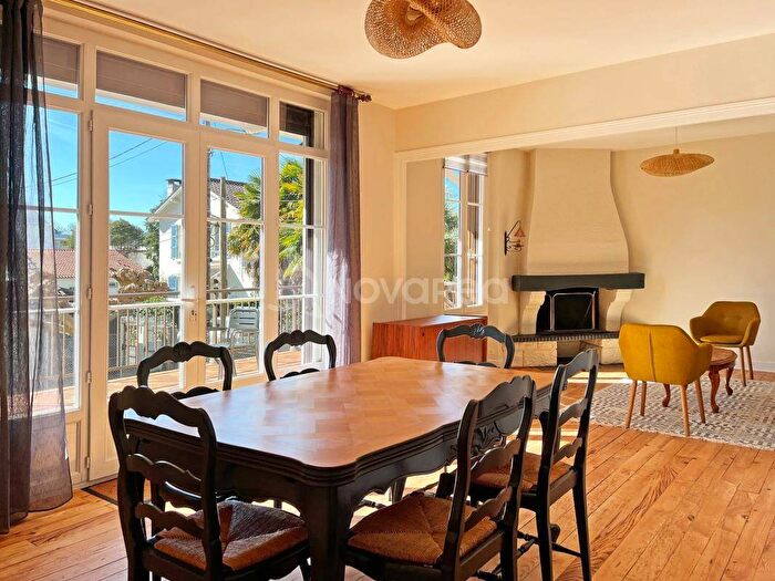 Appartement à louer - Centre Ville, Pau - 3 pièces - 2 chambres