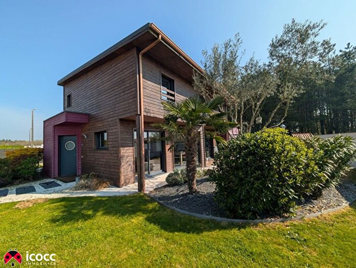 Maison à vendre - Les Pineaux - 7 pièces - 4 chambres