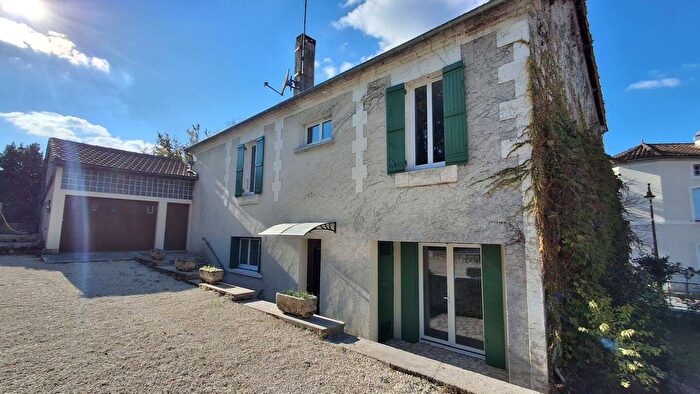 Maison à louer - Saint-Séverin - 6 pièces - 4 chambres