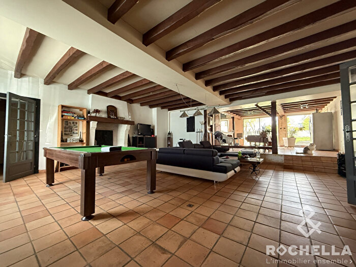 Maison à vendre - Saint-Jean-dAngély - 9 pièces - 5 chambres