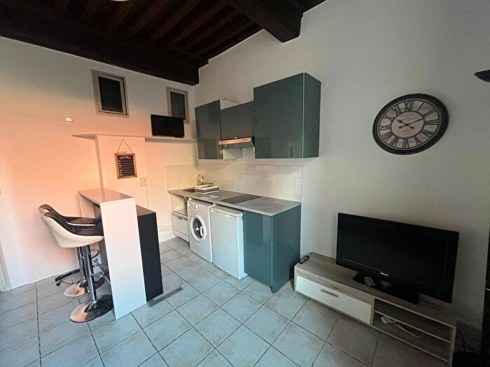 Appartement à louer - Centre Ville, Mâcon - 1 pièce