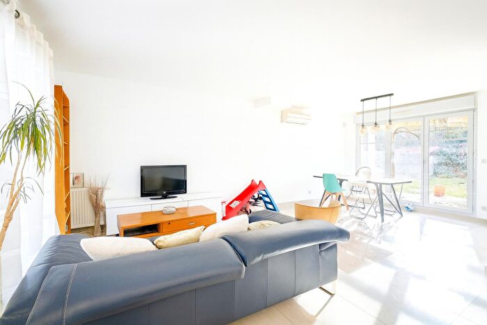 Maison à vendre - Ecquevilly - 5 pièces - 4 chambres