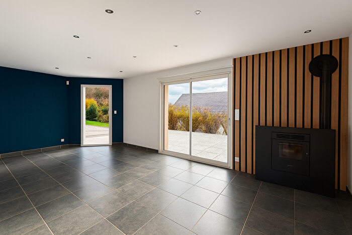 Maison à vendre - Quingey - 8 pièces - 4 chambres