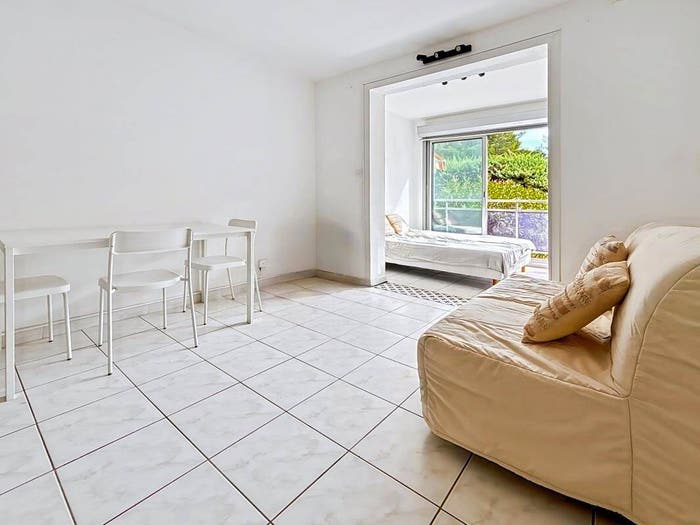 Est, La Ciotat - Appartement 2 pièces à louer