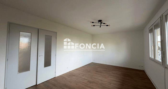 Centre Ville, Perpignan : Appartement 4 pièces à louer