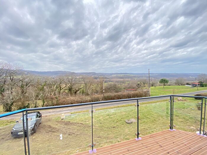 Maison à vendre - Belmont-Bretenoux - 8 pièces - 5 chambres