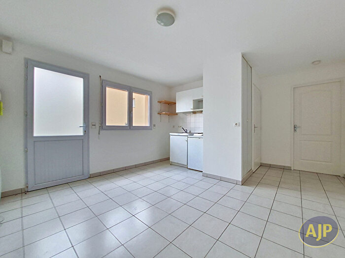 La Roche-sur-Yon, Le Bourg sous la Roche : Maison 2 pièces à vendre