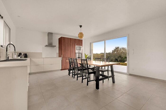 Maison à vendre - Lias - 5 pièces - 4 chambres