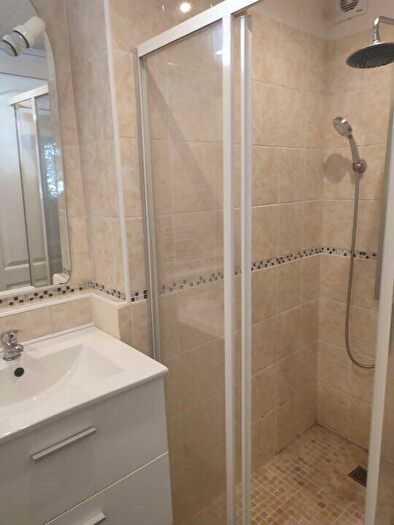 Appartement à louer - Nord Est, Ollioules - 1 pièce