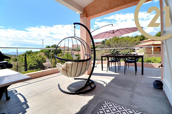 Maison à vendre - Saint-Raphaël - 5 pièces - 4 chambres