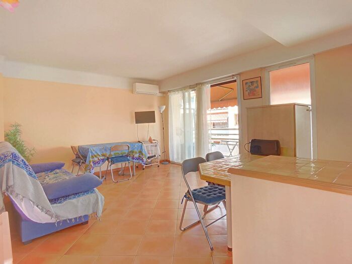 Appartement à louer - Juan-les-Pins, Juan les Pins - 2 pièces - 1 chambre