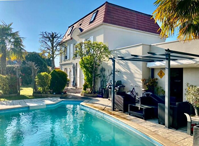 Maison à vendre - Ozoir-la-Ferrière, Poirier, Clos de la Vigne - 8 pièces - 7 chambres