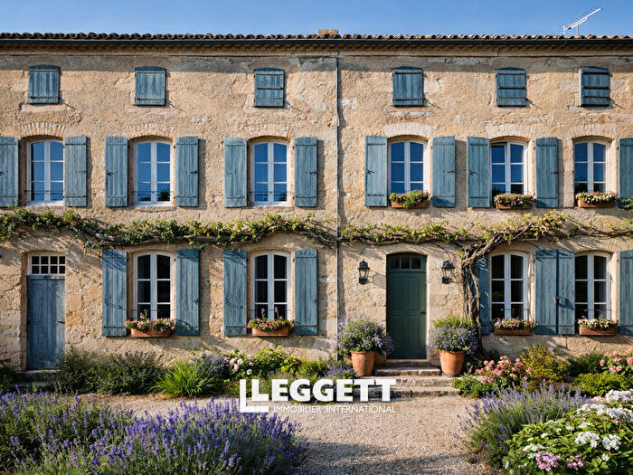 Maison à vendre - La Forêt-sur-Sèvre - 16 pièces - 8 chambres