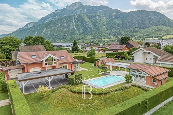 Maison à vendre - Saint-Pierre-en-Faucigny - 6 pièces - 4 chambres