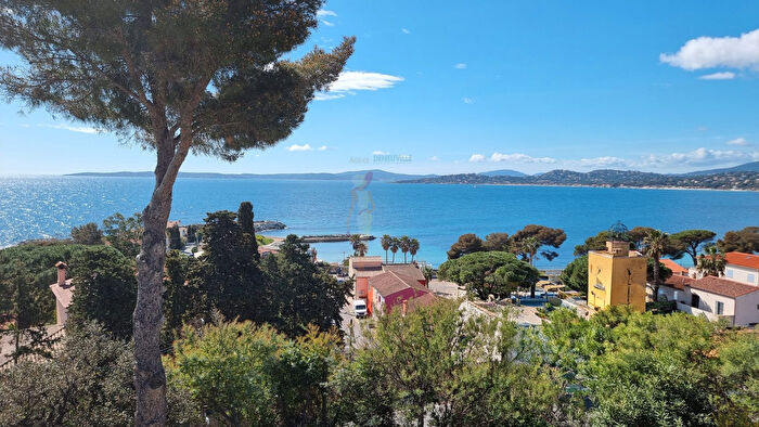 Maison à vendre - Roquebrune-sur-Argens - 5 pièces - 3 chambres