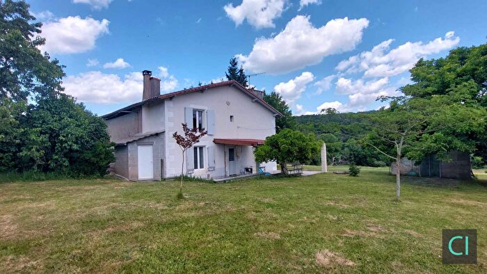 Maison à vendre - Confolens - 5 pièces - 3 chambres