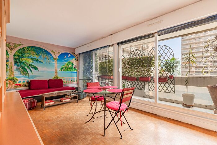 Appartement à vendre - Courbevoie, Gambetta, La Défense - 2 pièces - 1 chambre