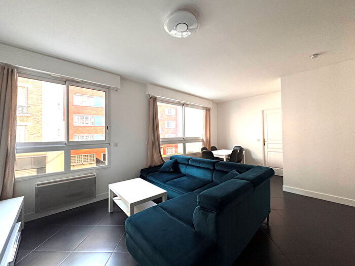 Appartement à louer - Asnières-sur-Seine, Centre-ville - 2 pièces - 1 chambre