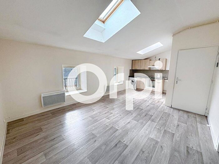 Appartement à louer - Nord, Saint-Flour - 3 pièces - 2 chambres