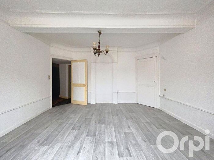 Appartement à louer - Centre, Neufchâteau - 3 pièces - 2 chambres