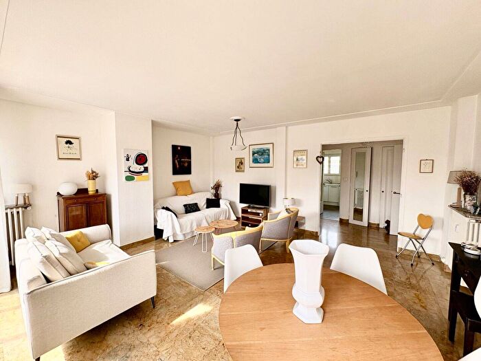 Appartement à louer - Cimiez, Nice - 3 pièces - 2 chambres