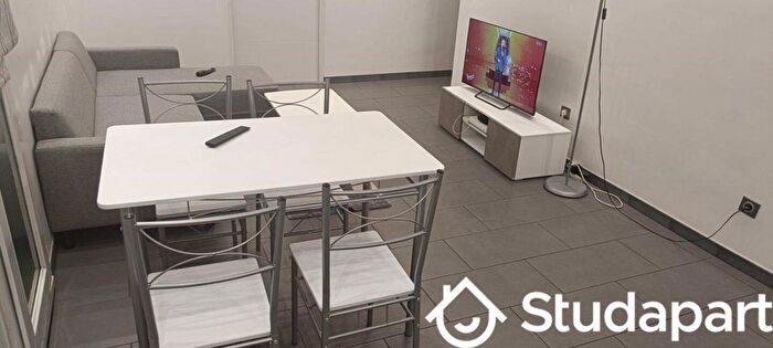 Appartement à louer - Grenouillère-Marnois-Rive de Marne, Noisy-le-Grand - 1 pièce - 1 chambre